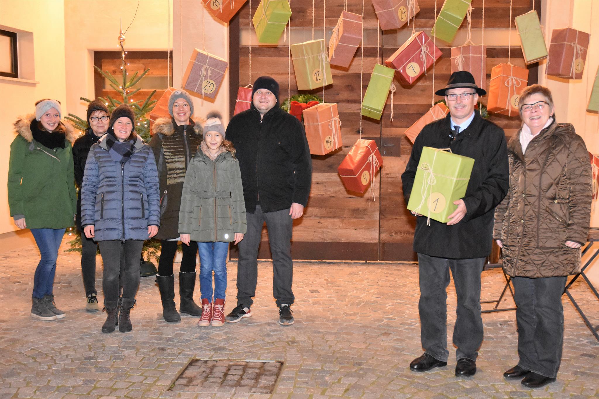 Innovativer Adventkalender bei Seifrieds Weinstube in Oberstinkenbrunn ...